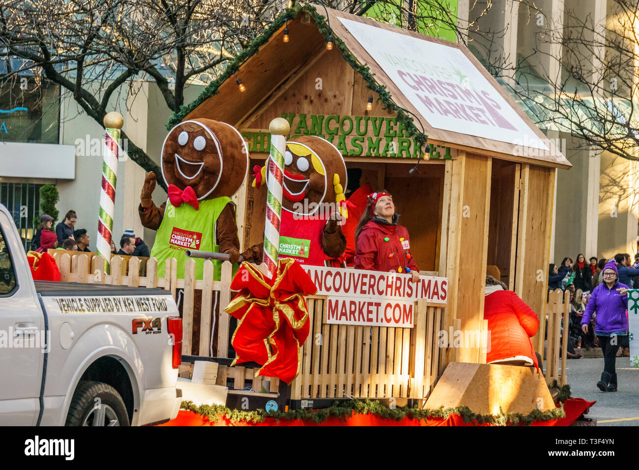 Santa claus parade float hi-res stock photography and images - Alamy