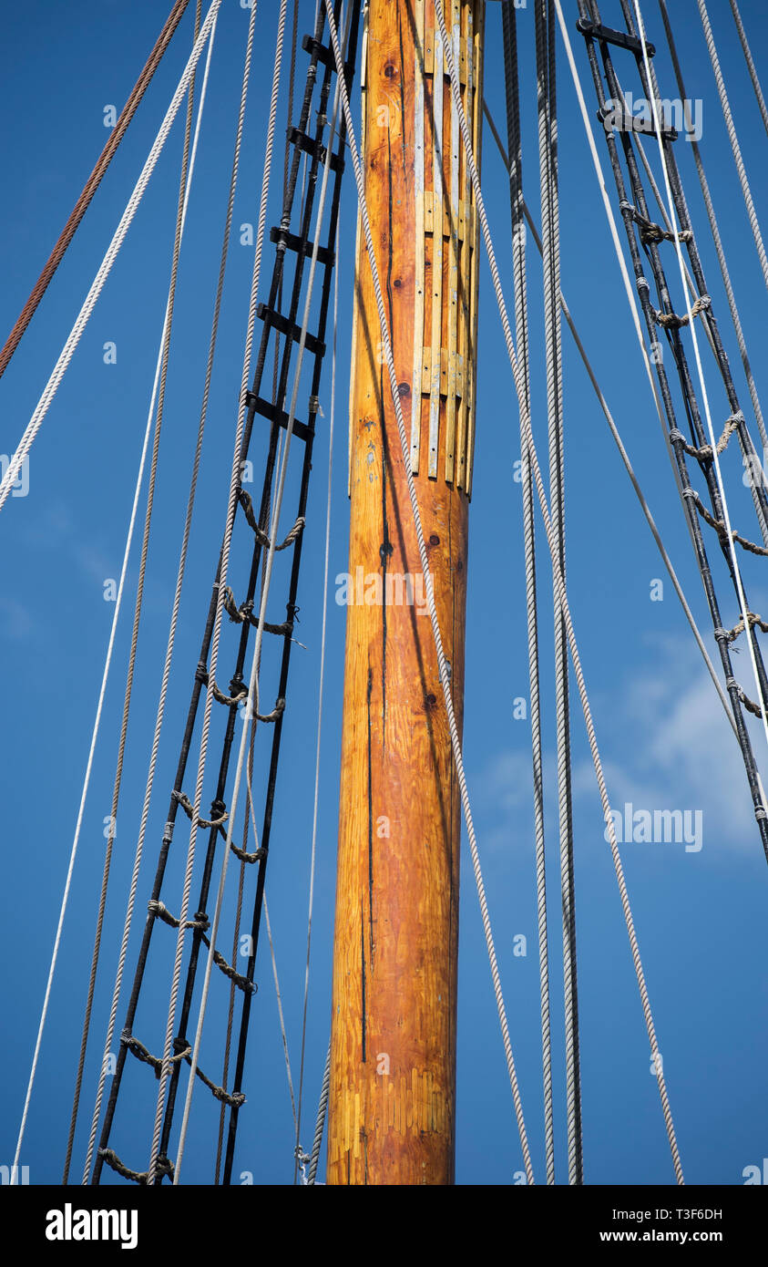 Detail of the mast and rigging of a large sailing boat Stock Photo - Alamy