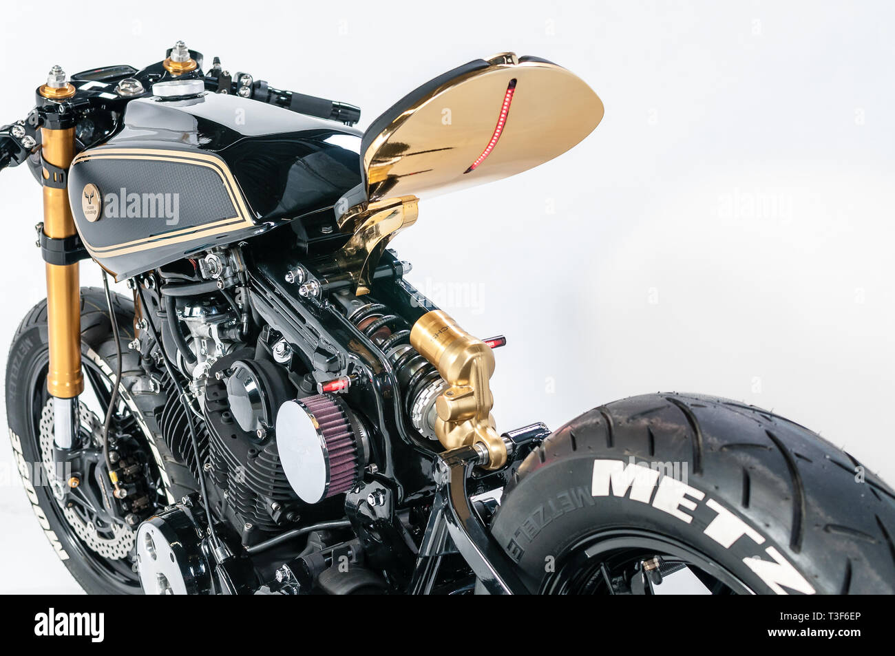 Kawasaki Z1300 Cafe Racer | Reviewmotors.co