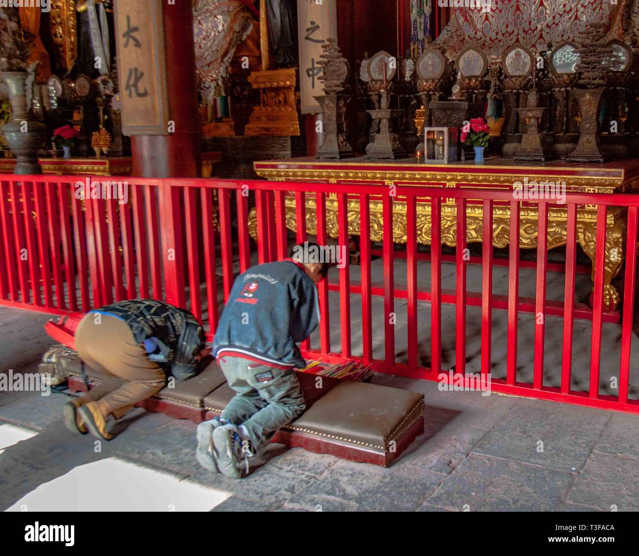 Statue of the buddha han dynasty hi-res stock photography and images ...