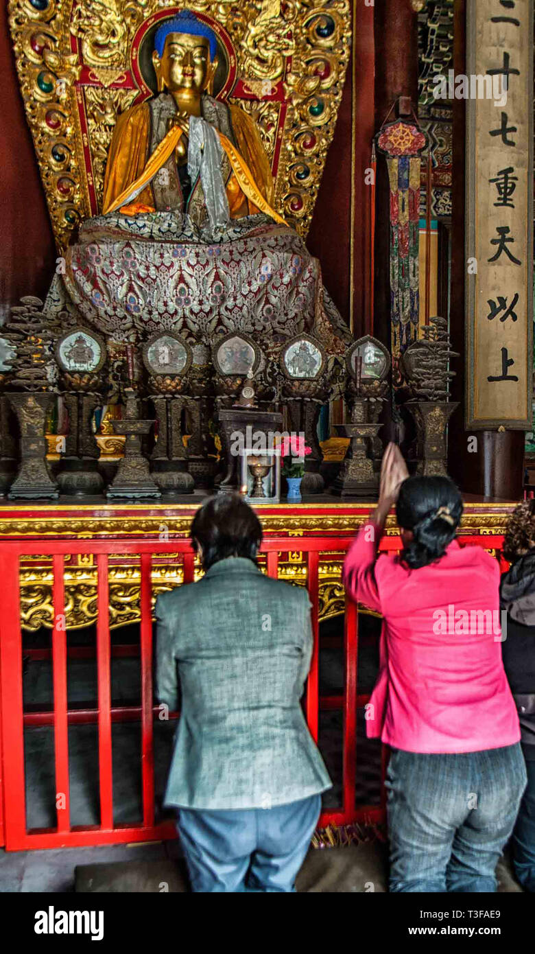 Statue of the buddha han dynasty hi-res stock photography and images ...