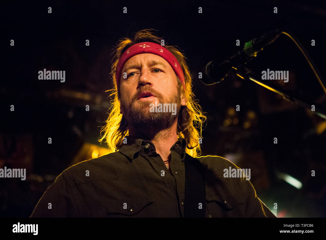 Chris shiflett guitarist hi-res stock photography and images - Alamy