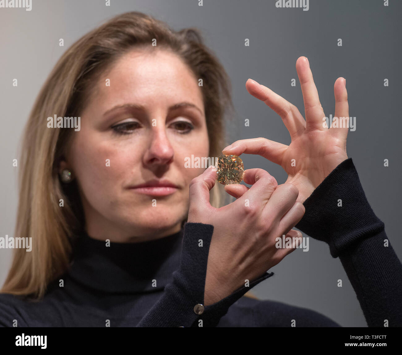 Geneva magnificent jewels auction preview hi-res stock photography and ...