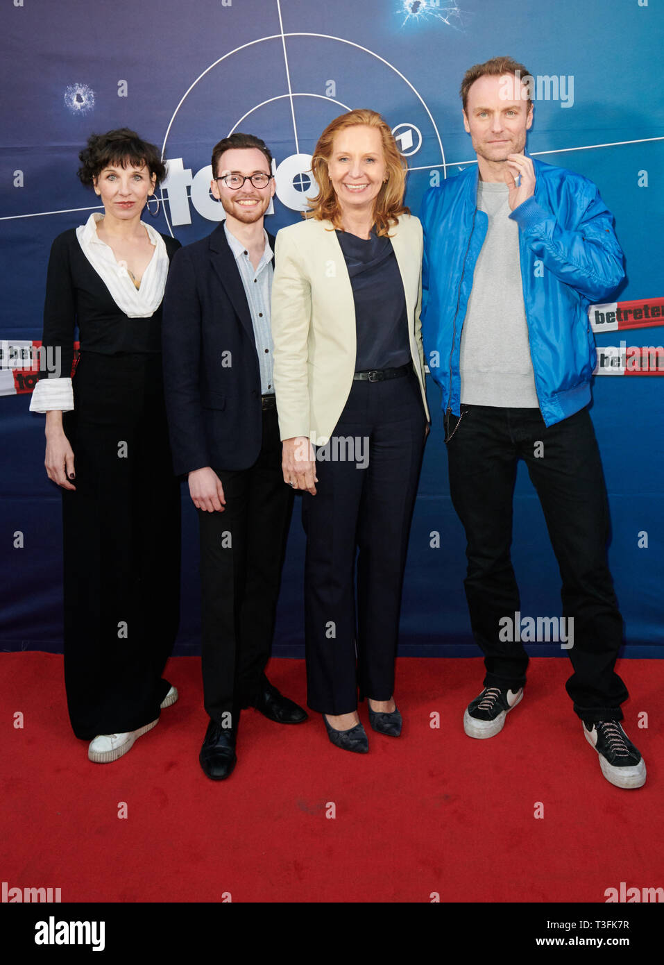 Berlin, Germany. 09th Apr, 2019. The actors Meret Becker (l-r), Jonas ...