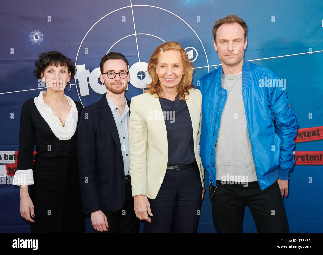 Berlin, Germany. 09th Apr, 2019. The actors Meret Becker (l-r), Jonas ...
