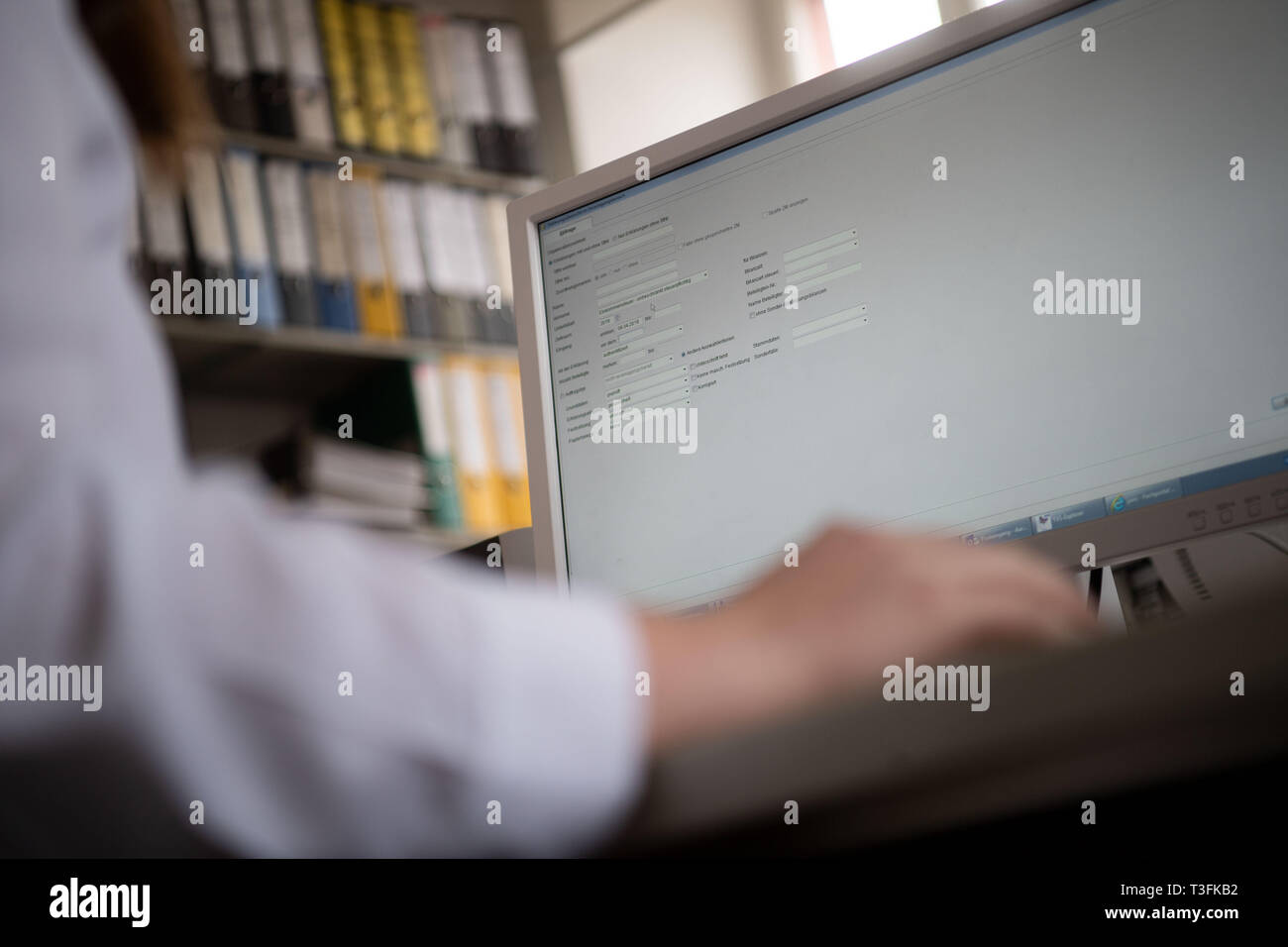 Bruchsal, Germany. 08th Apr, 2019. ILLUSTRATION - A trainee at the ...