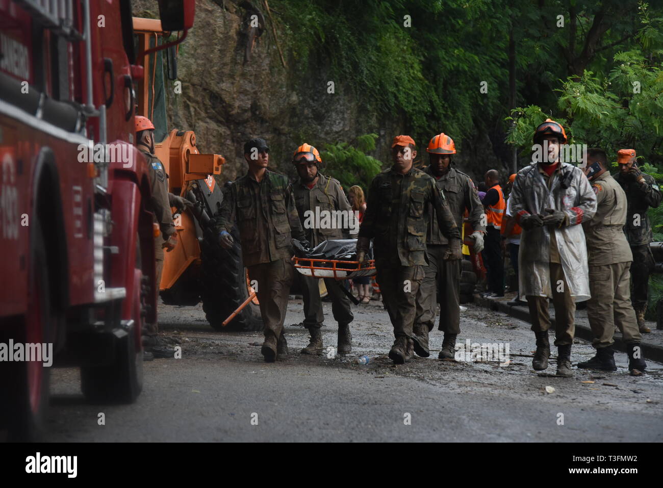 Rio De Janeiro, Brazil. 09th Apr, 2019. Fire brigade units carry the ...
