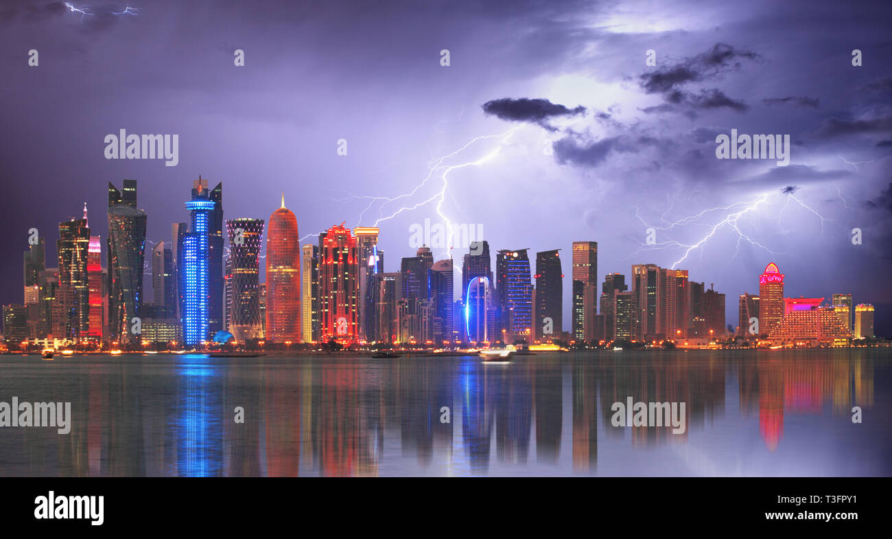 Lightning storm nighttime city hi-res stock photography and images - Alamy
