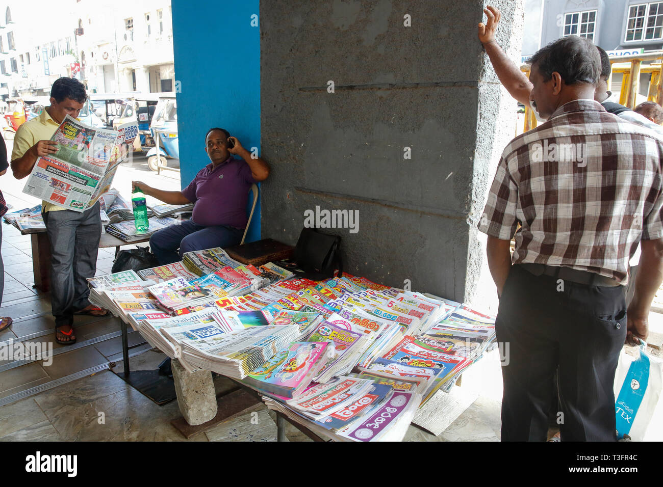 Newsstand booth newspaper kiosk hi-res stock photography and images - Alamy