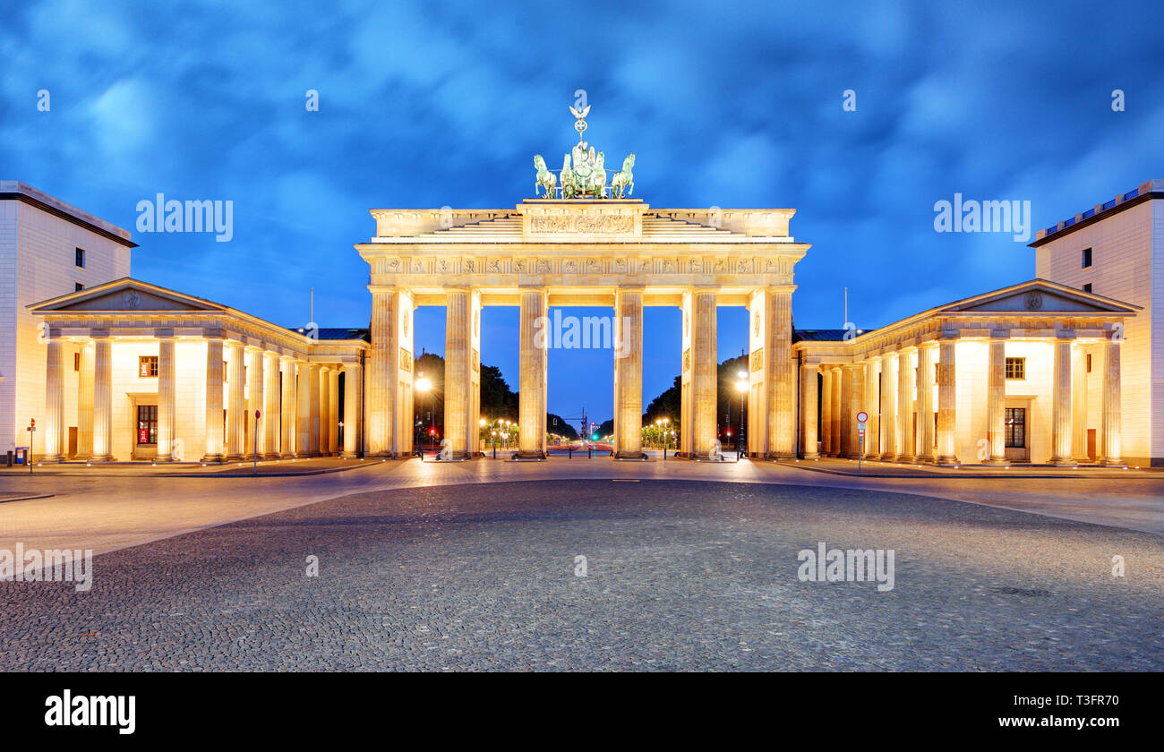 Building gate hi-res stock photography and images - Alamy