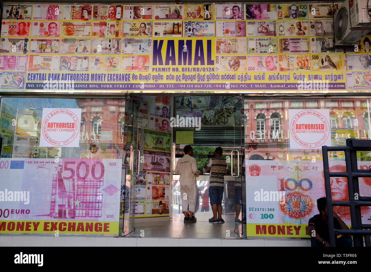 Money exchange and shop hi-res stock photography and images - Alamy