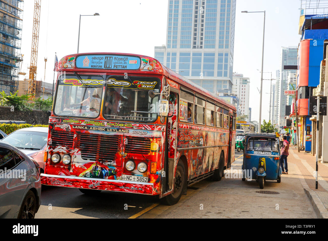 Bus in a city street in Colombo, Sri Lanka Stock Photo - Alamy