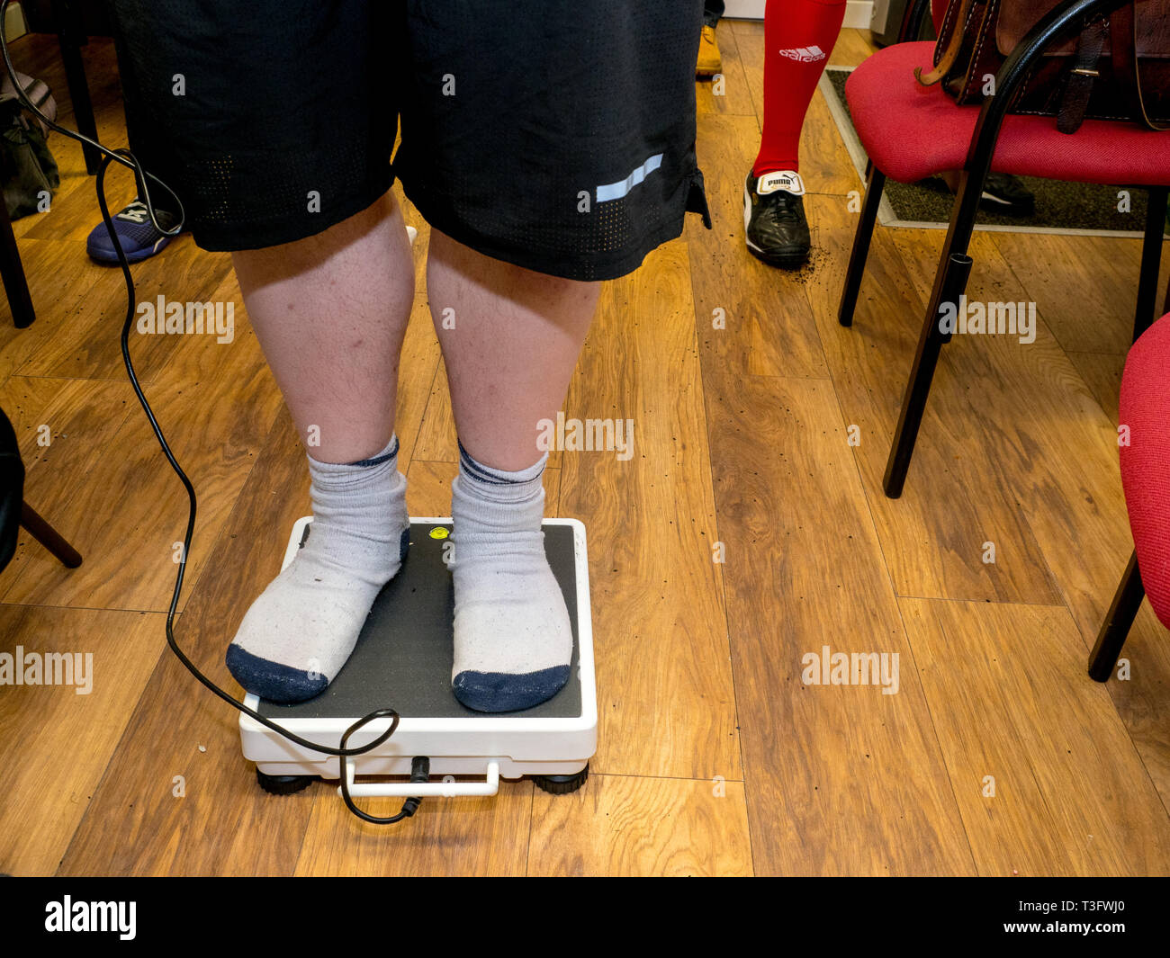 Fat man scales hi-res stock photography and images - Alamy