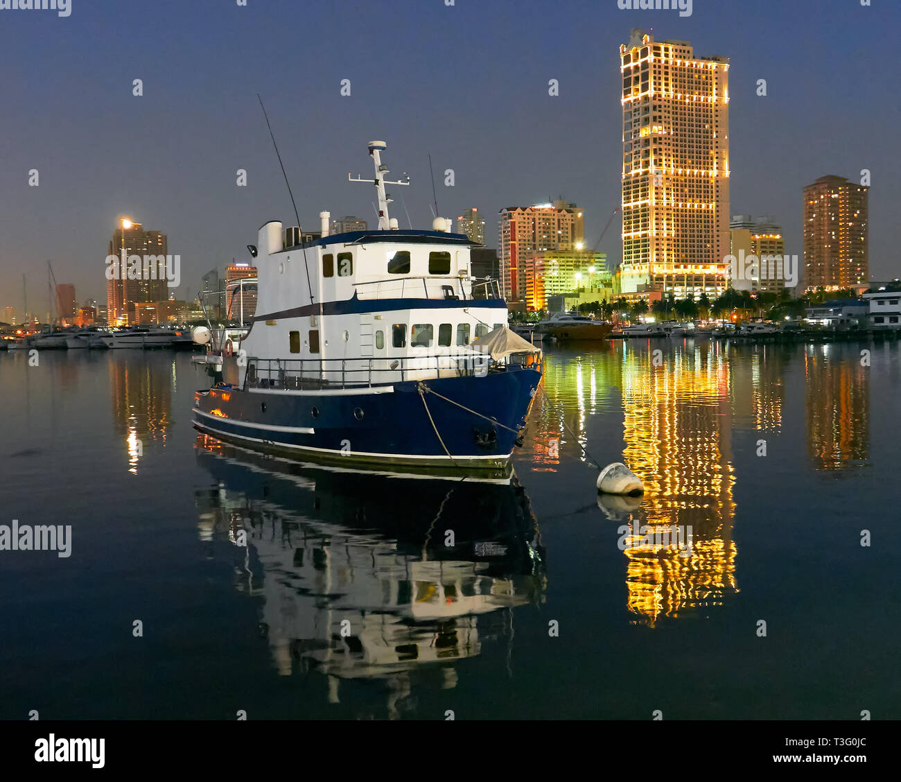 Manila harbor hi-res stock photography and images - Alamy