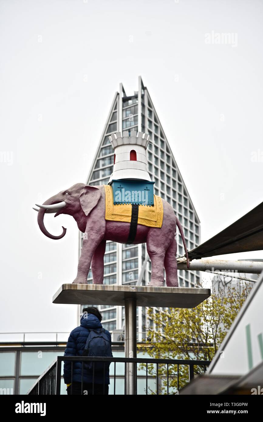 London, elephant and castle Stock Photo - Alamy