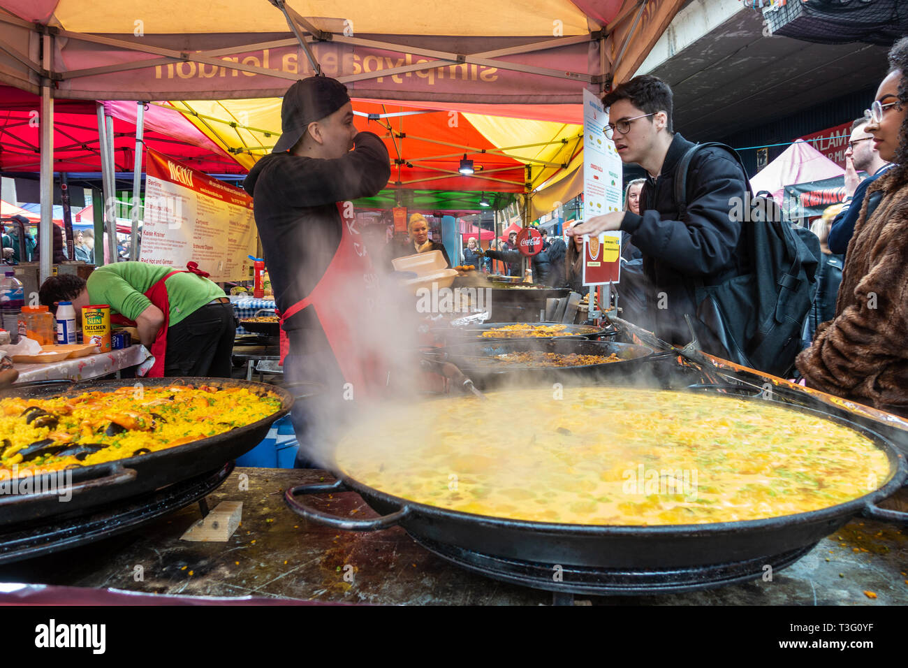 Paella at the street food market hi-res stock photography and images ...