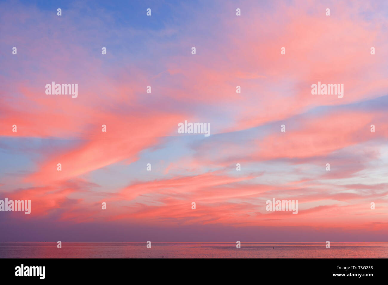 Blue sky at sunset with clouds of color living coral around the sea ...