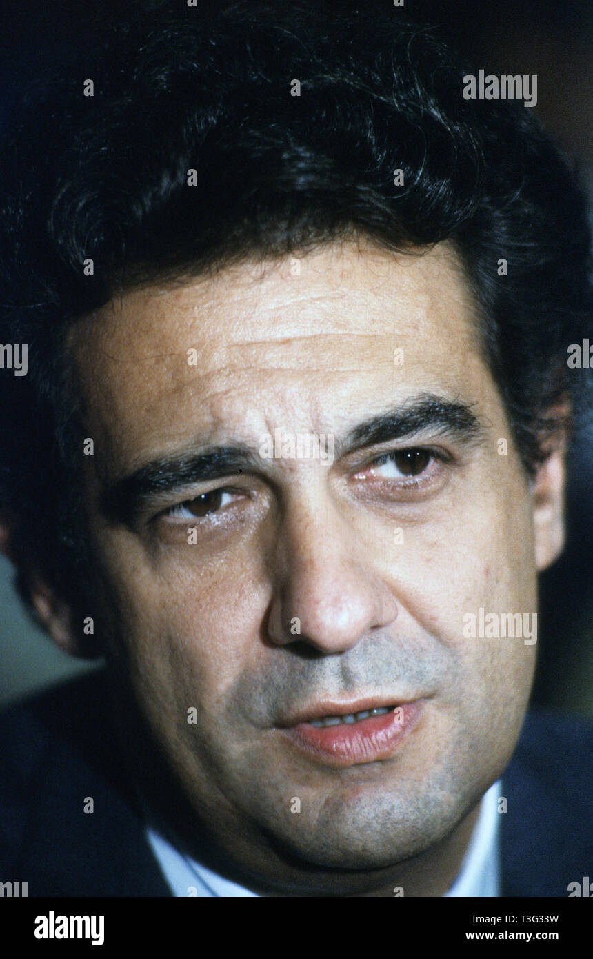 Placido domingo singer hi-res stock photography and images - Alamy