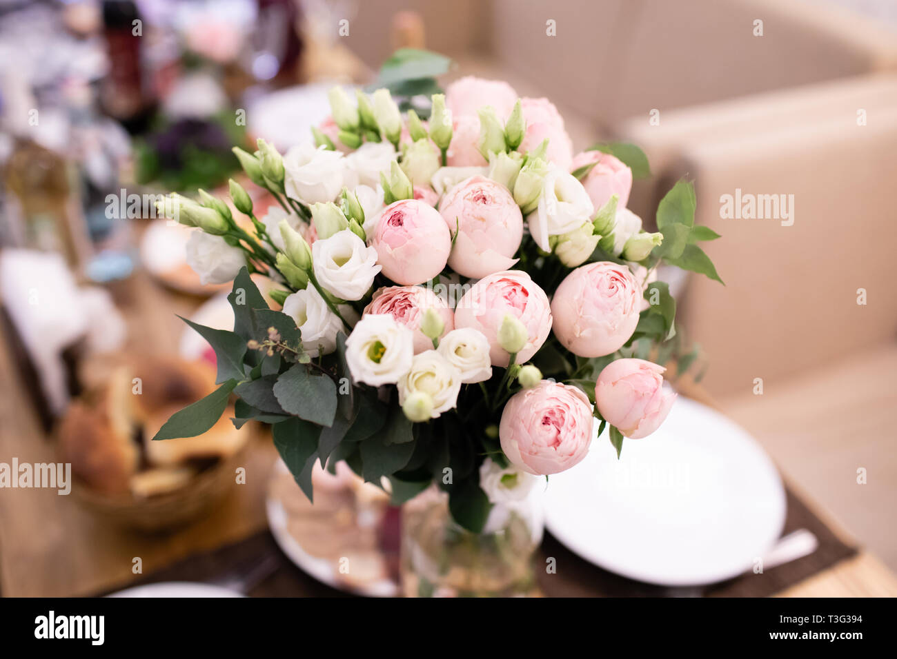 Wedding flower composition, wedding flower decoration Stock Photo - Alamy