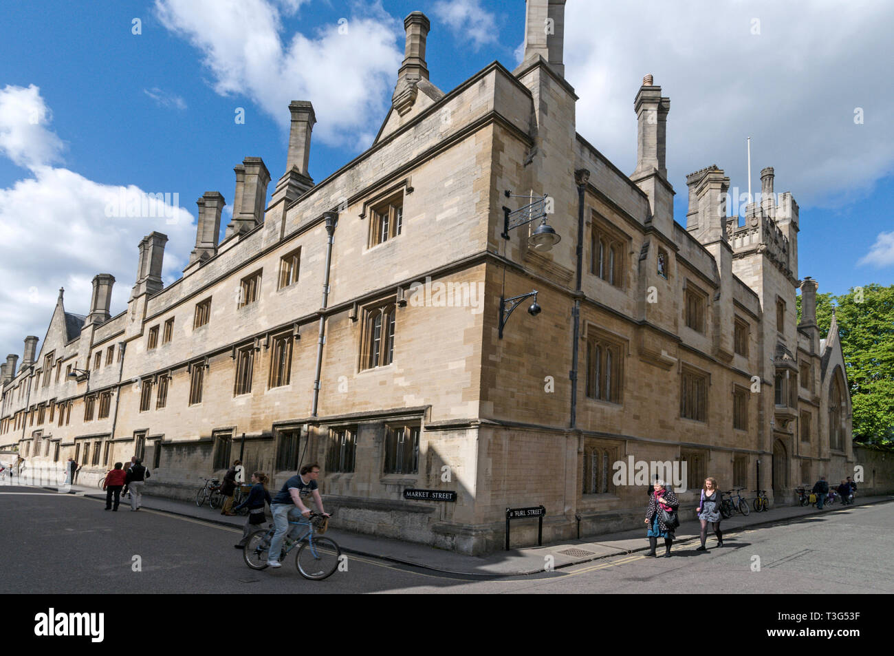 Jesus College on the corner of Turl Street and Market Street, Oxford ...