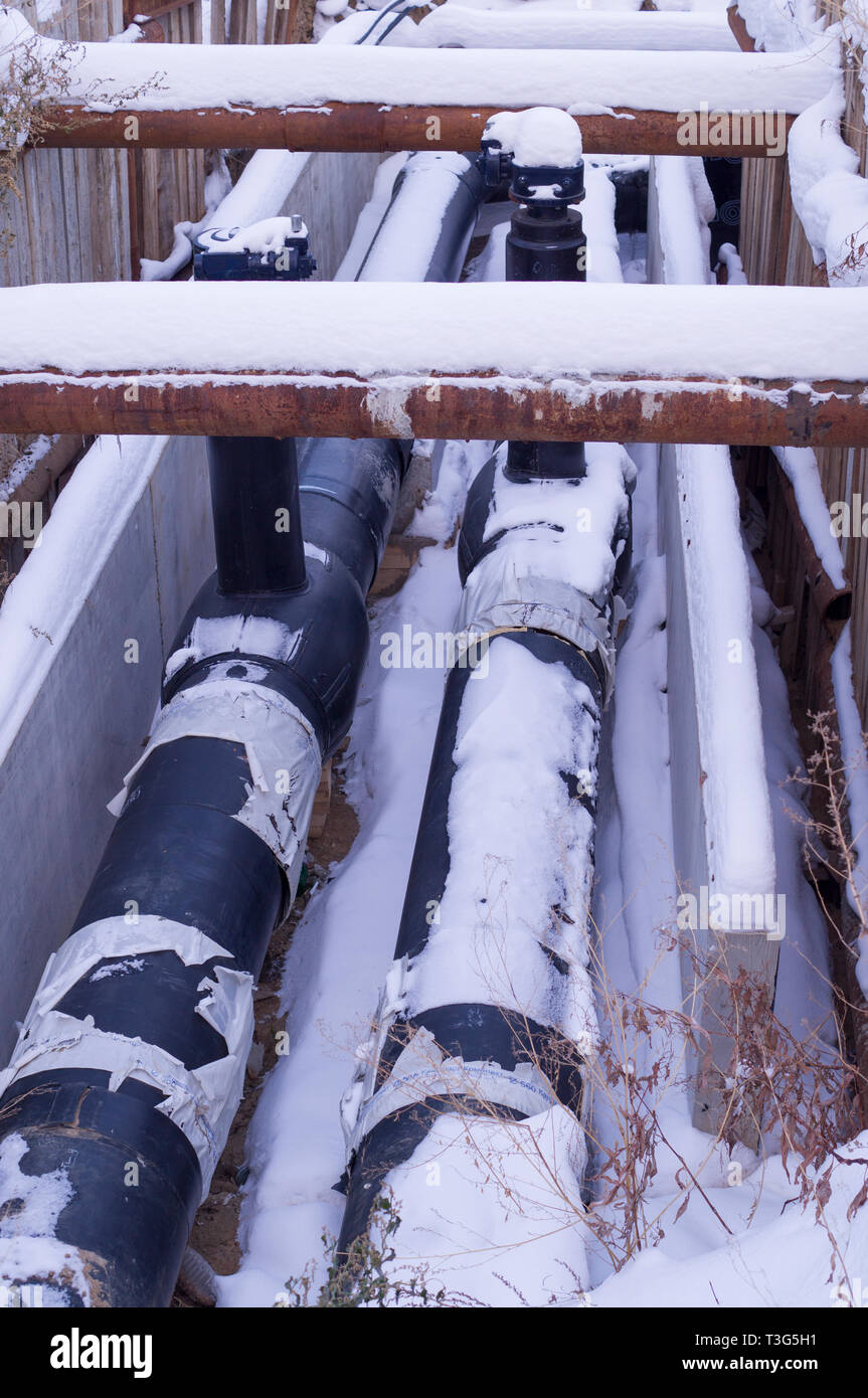 Natural gas plant and pipelines hi-res stock photography and images - Alamy
