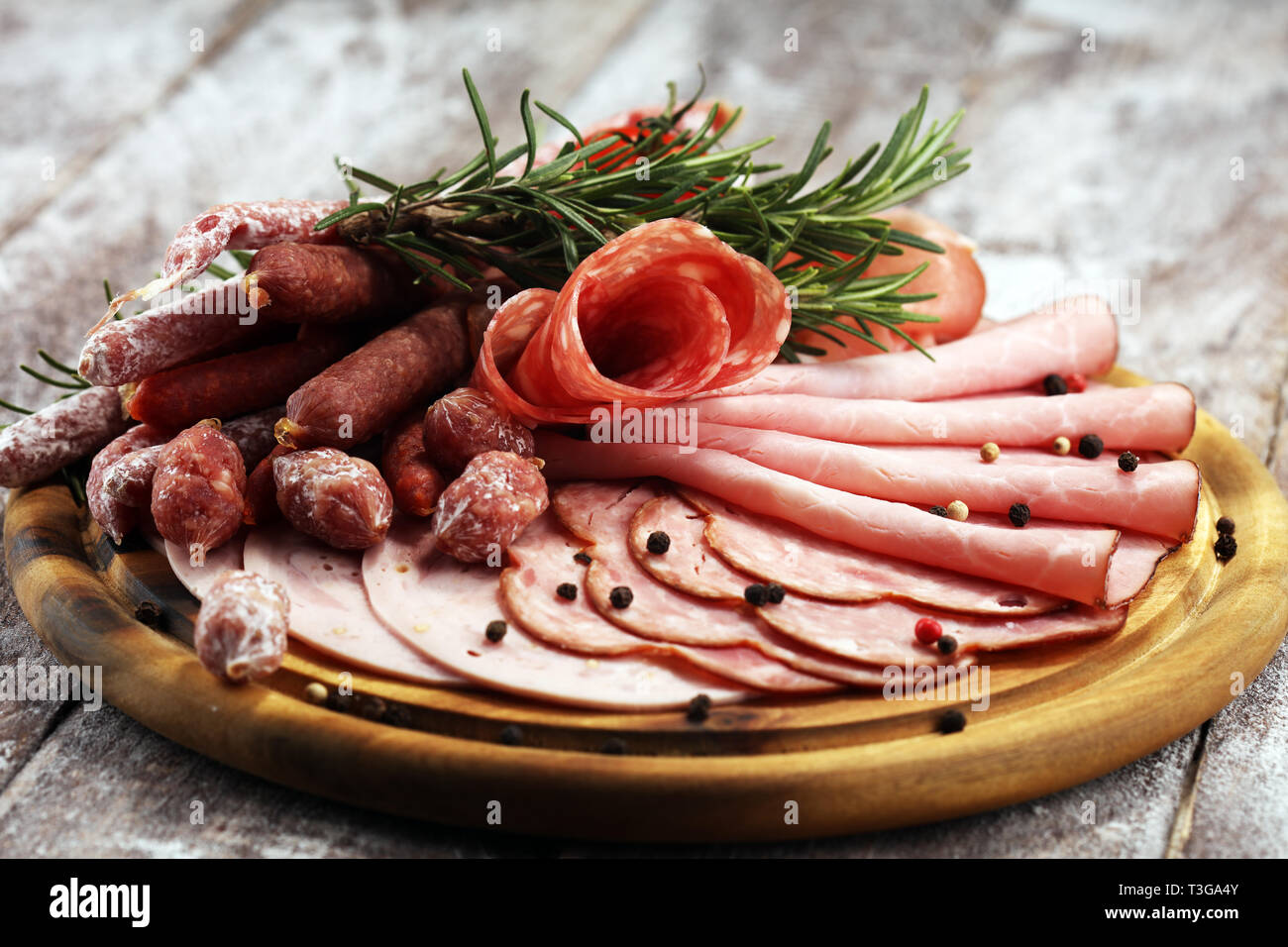 Food tray with delicious salami, pieces of sliced ham, sausage and ...