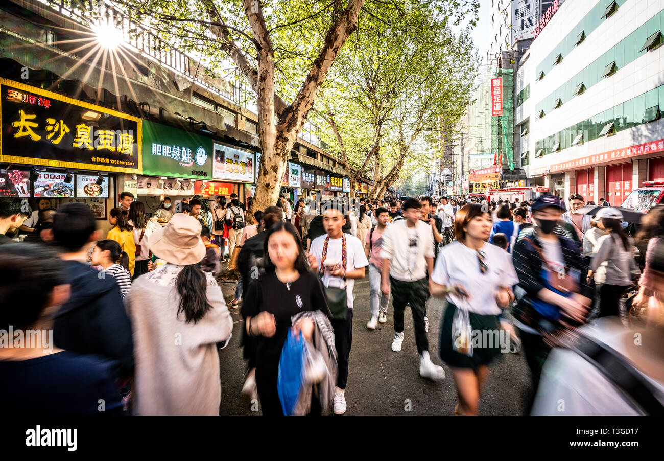 Asian crowd street hi-res stock photography and images - Alamy