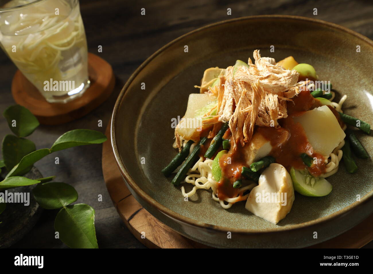 Rujak Juhi or Mie Juhi, the Noodles and Vegetables Salad with Crispy ...