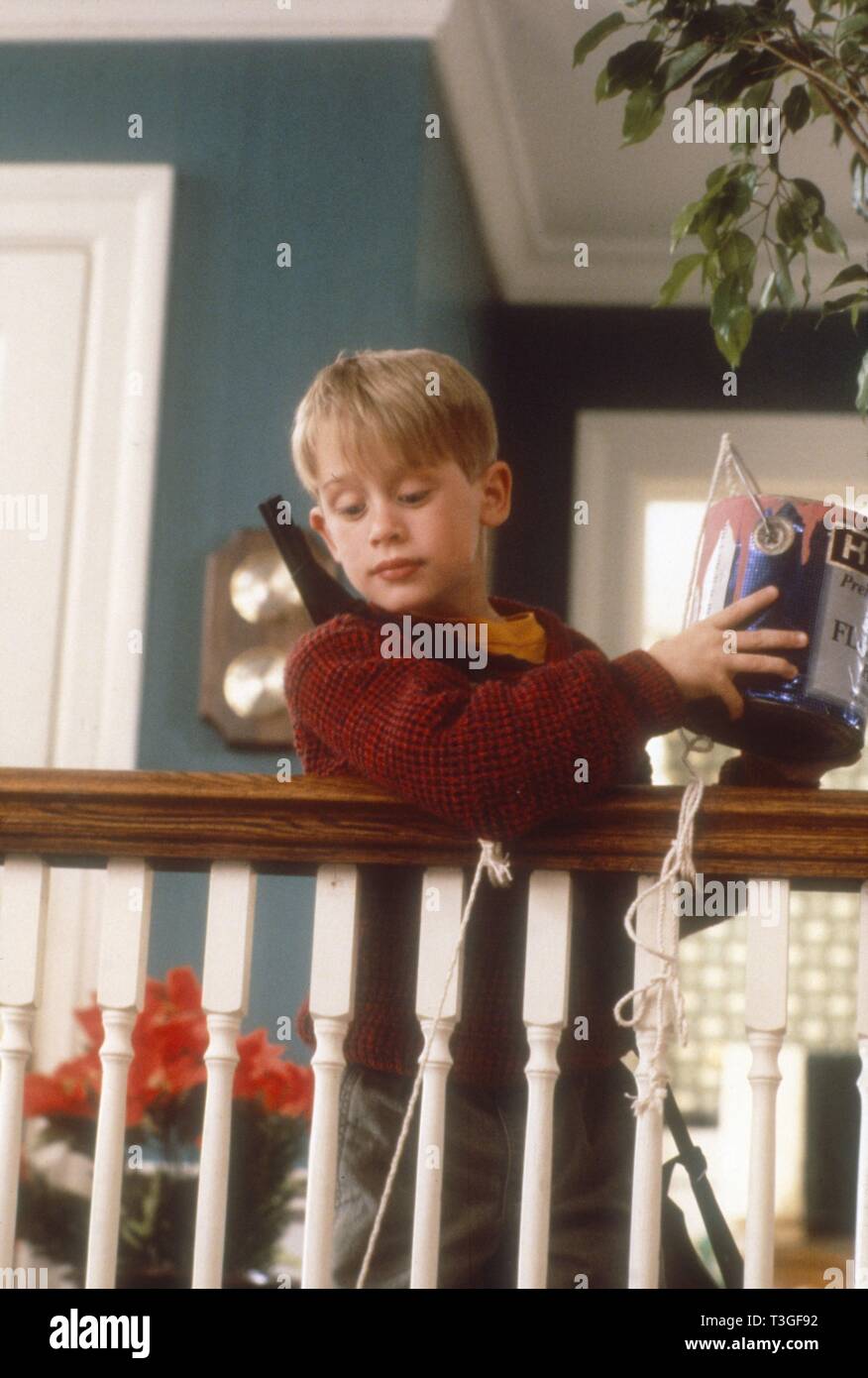 Home alone 1990 hi-res stock photography and images - Alamy