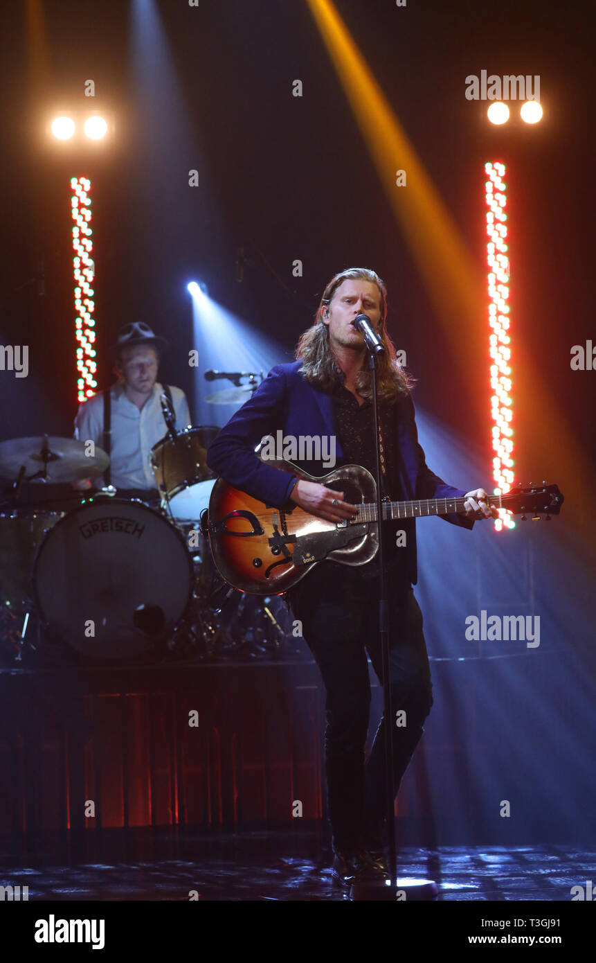 Jeremiah Fraites (left) and Wesley Schultz of The Lumineers performing ...