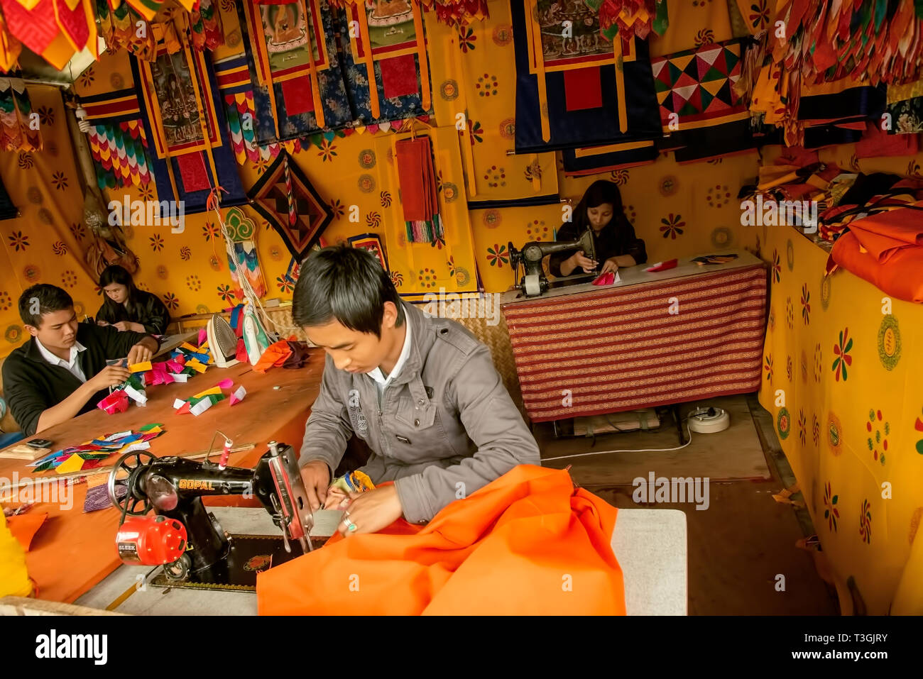 Tailoring shop hi-res stock photography and images - Alamy
