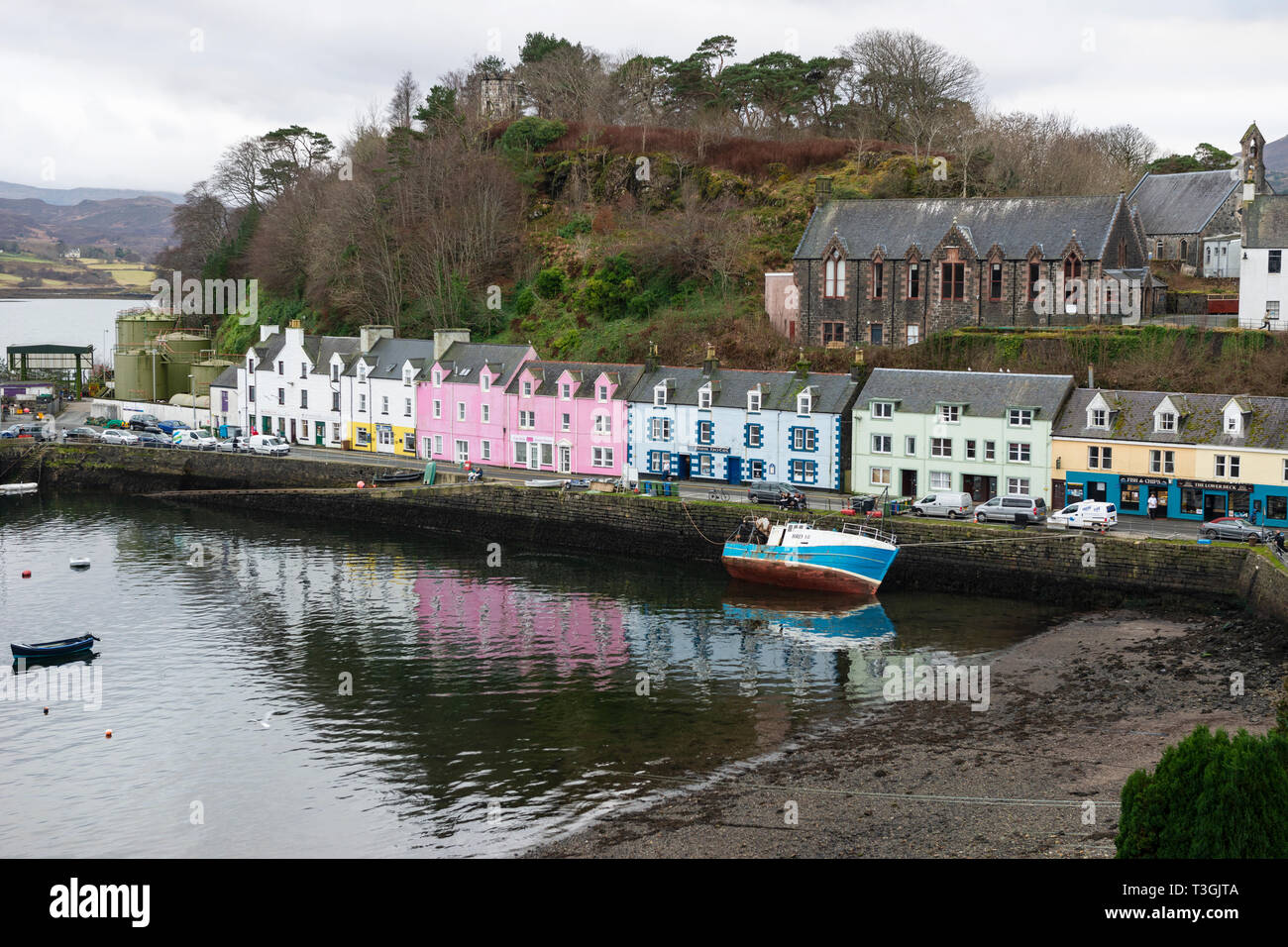 Portree Harbour High Resolution Stock Photography and Images - Alamy
