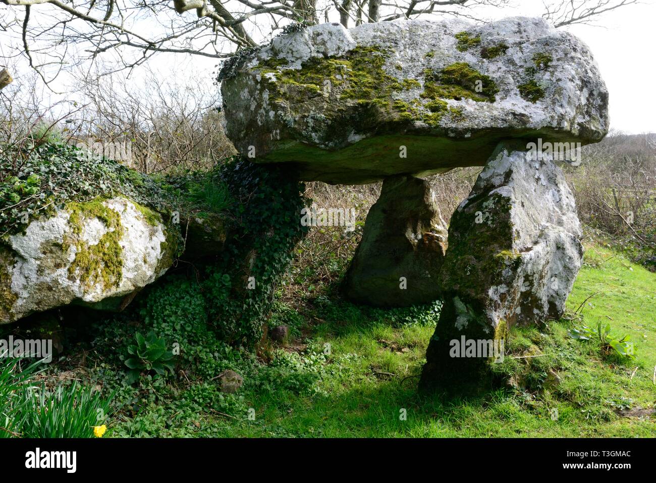 Hanging Stone High Resolution Stock Photography and Images - Alamy