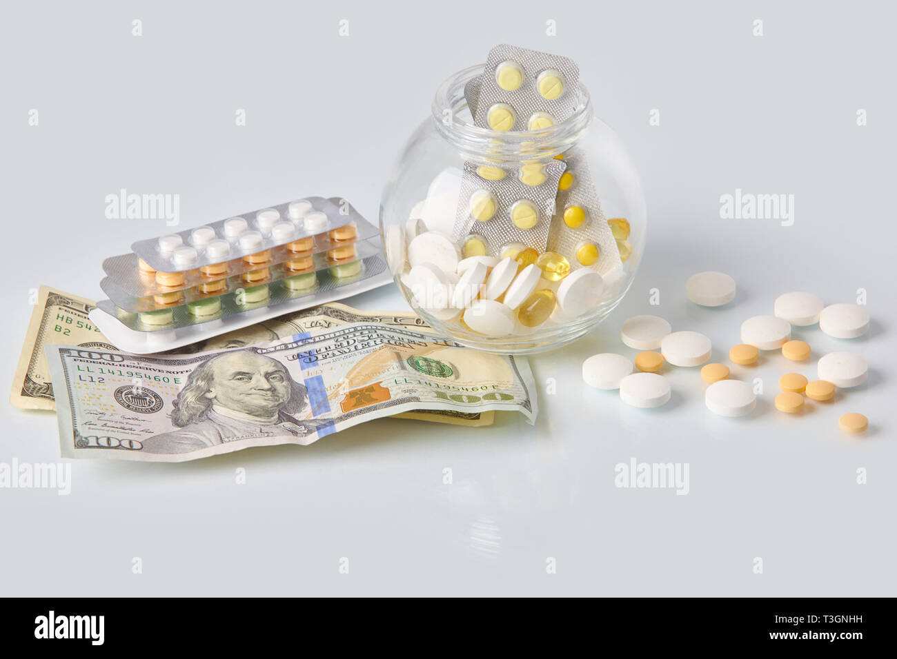 Cheap drugs hi-res stock photography and images - Alamy