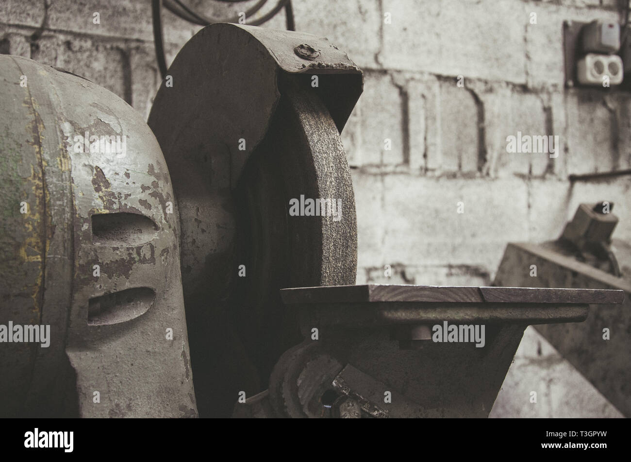 Grinding stone sparks hi-res stock photography and images - Alamy