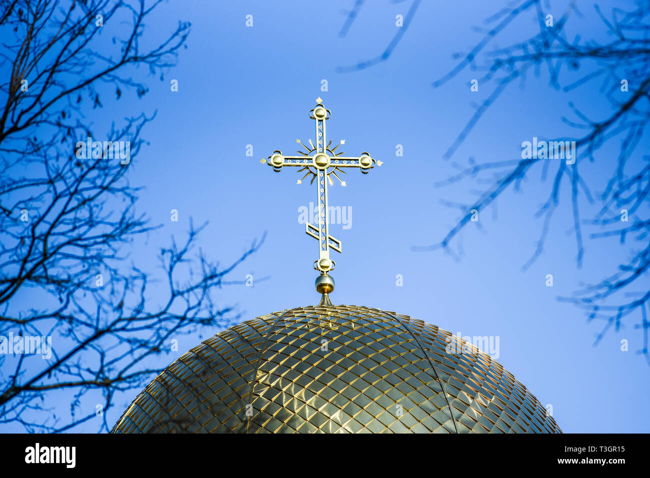 Golden orthodox cross on the dome of the church Stock Photo - Alamy