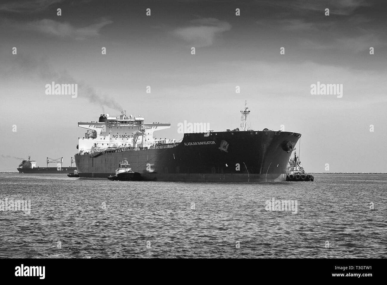 Supertanker at sea front hi-res stock photography and images - Alamy