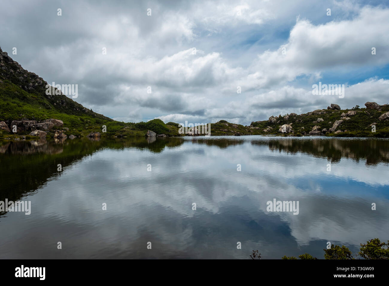 Tarn shelf tasmania hi-res stock photography and images - Alamy