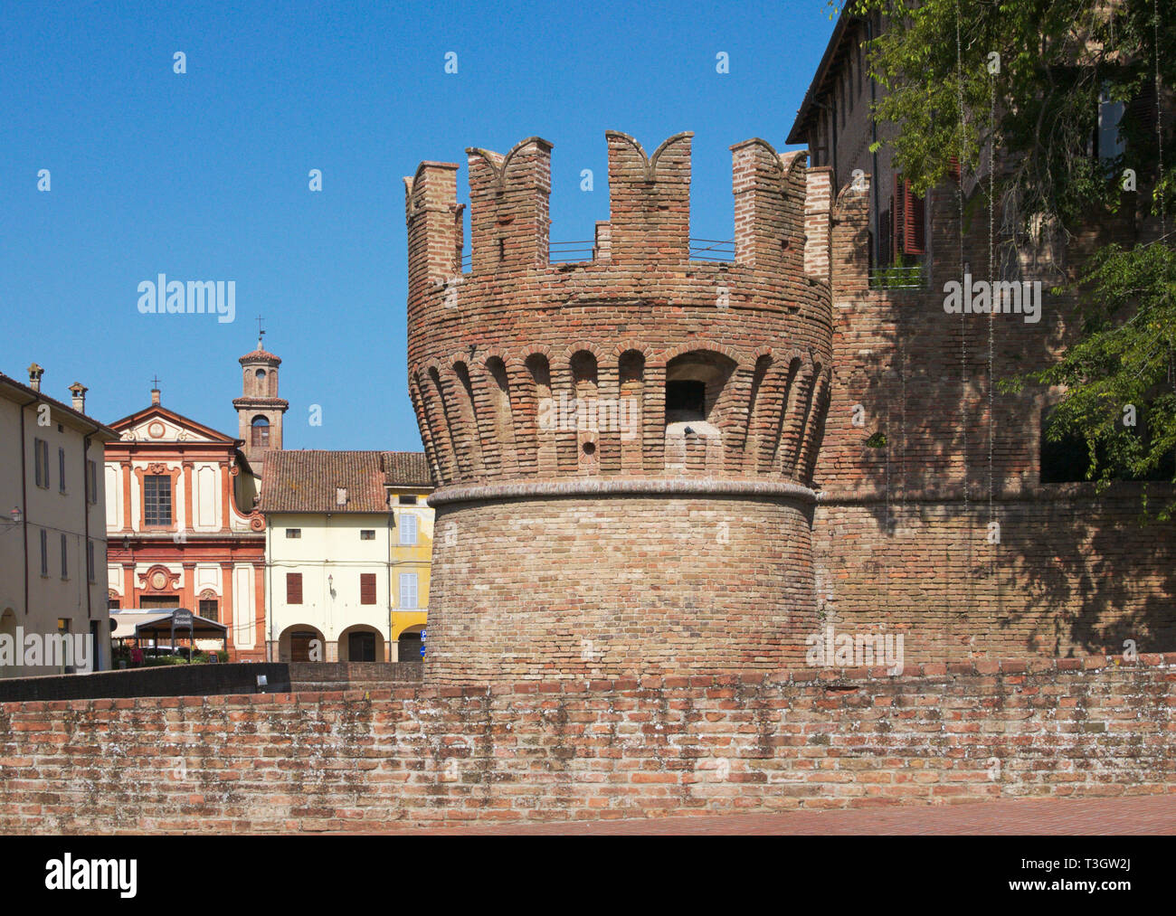 Italy medieval castle turret hi-res stock photography and images - Alamy