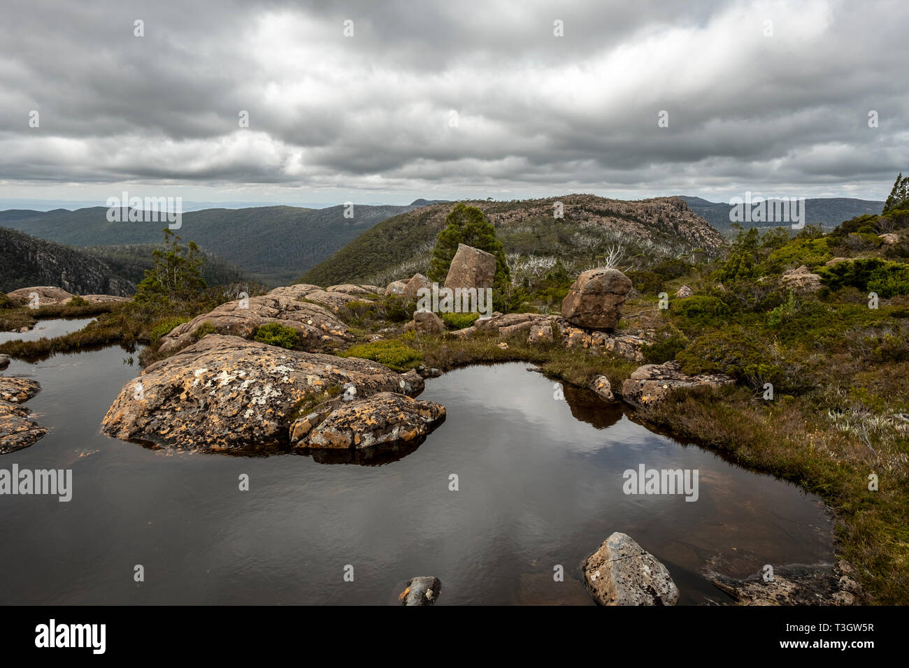 Tarn shelf tasmania hi-res stock photography and images - Alamy