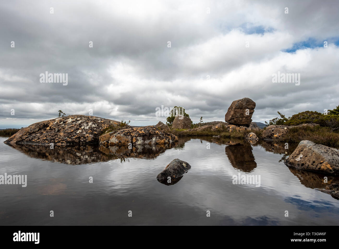 Tarn shelf tasmania hi-res stock photography and images - Alamy
