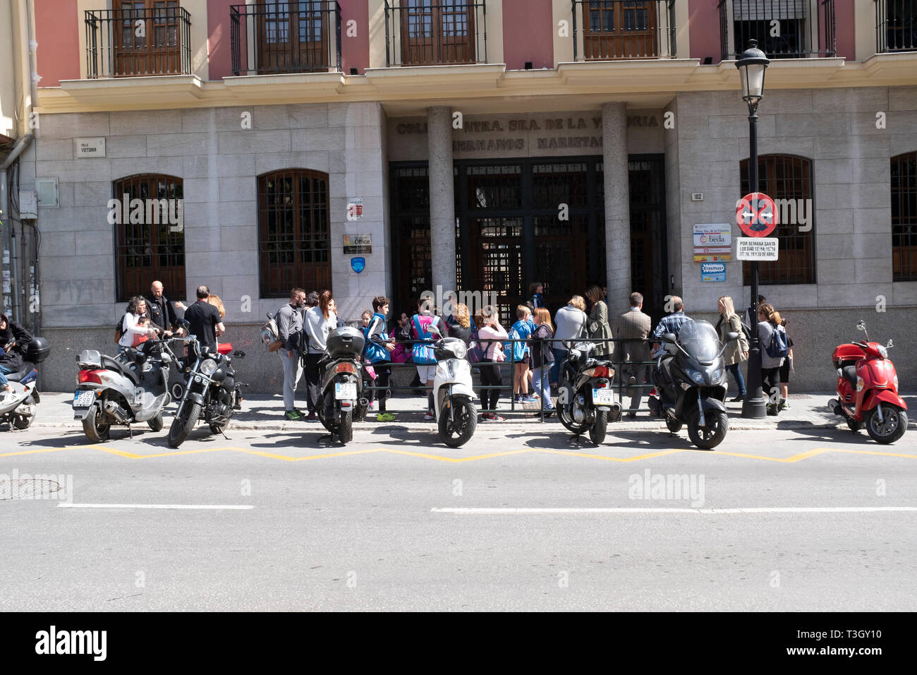 Waiting for their parents hi-res stock photography and images - Alamy
