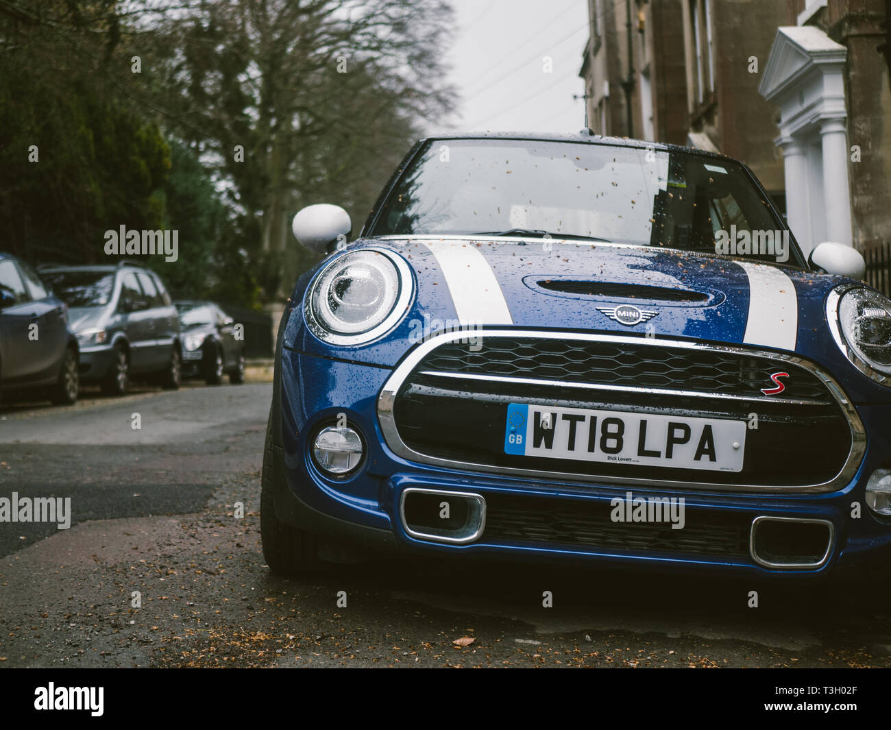 Yellow Mini Cooper Stock Photos & Yellow Mini Cooper Stock Images - Alamy