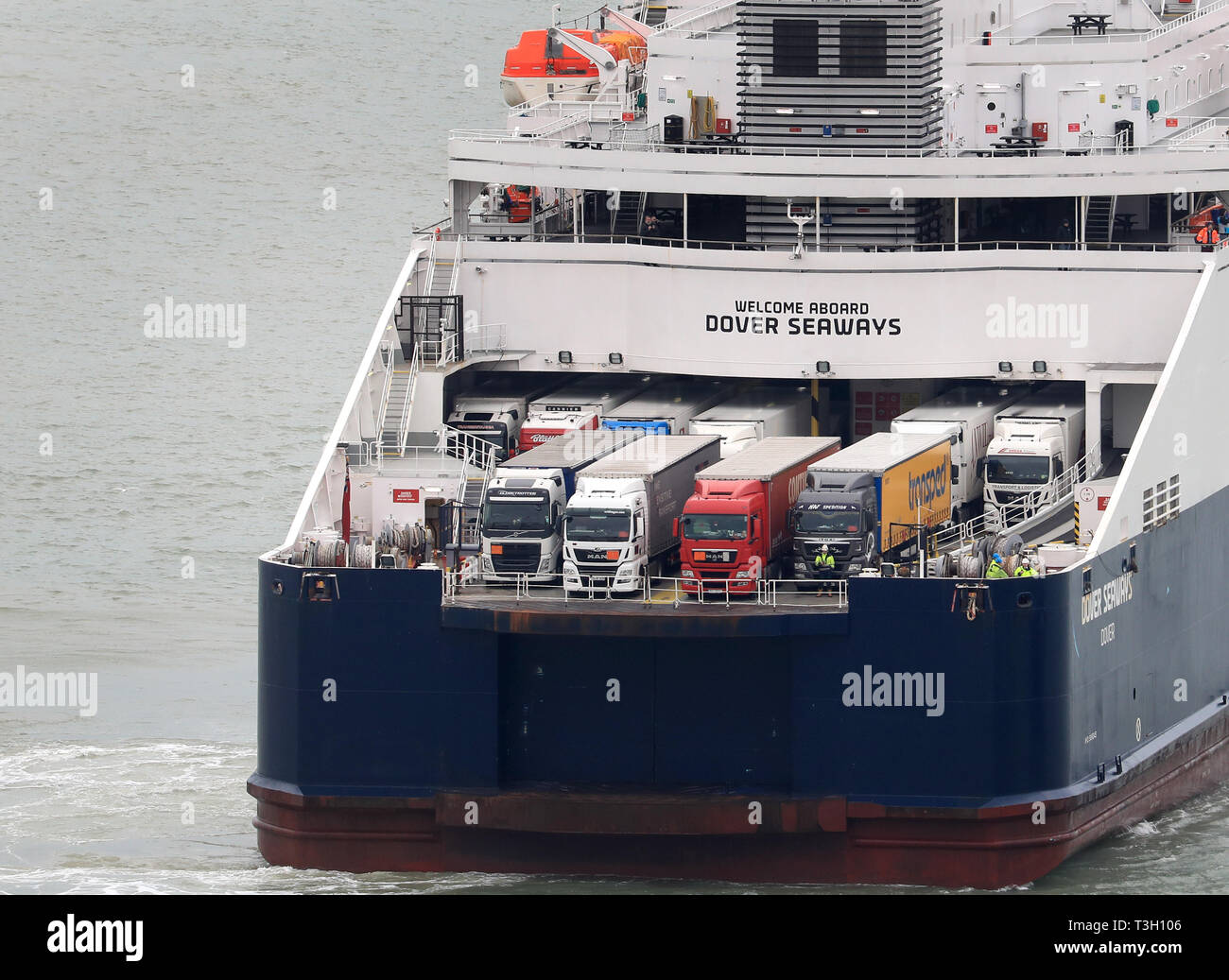 Dfds lorry hi-res stock photography and images - Alamy