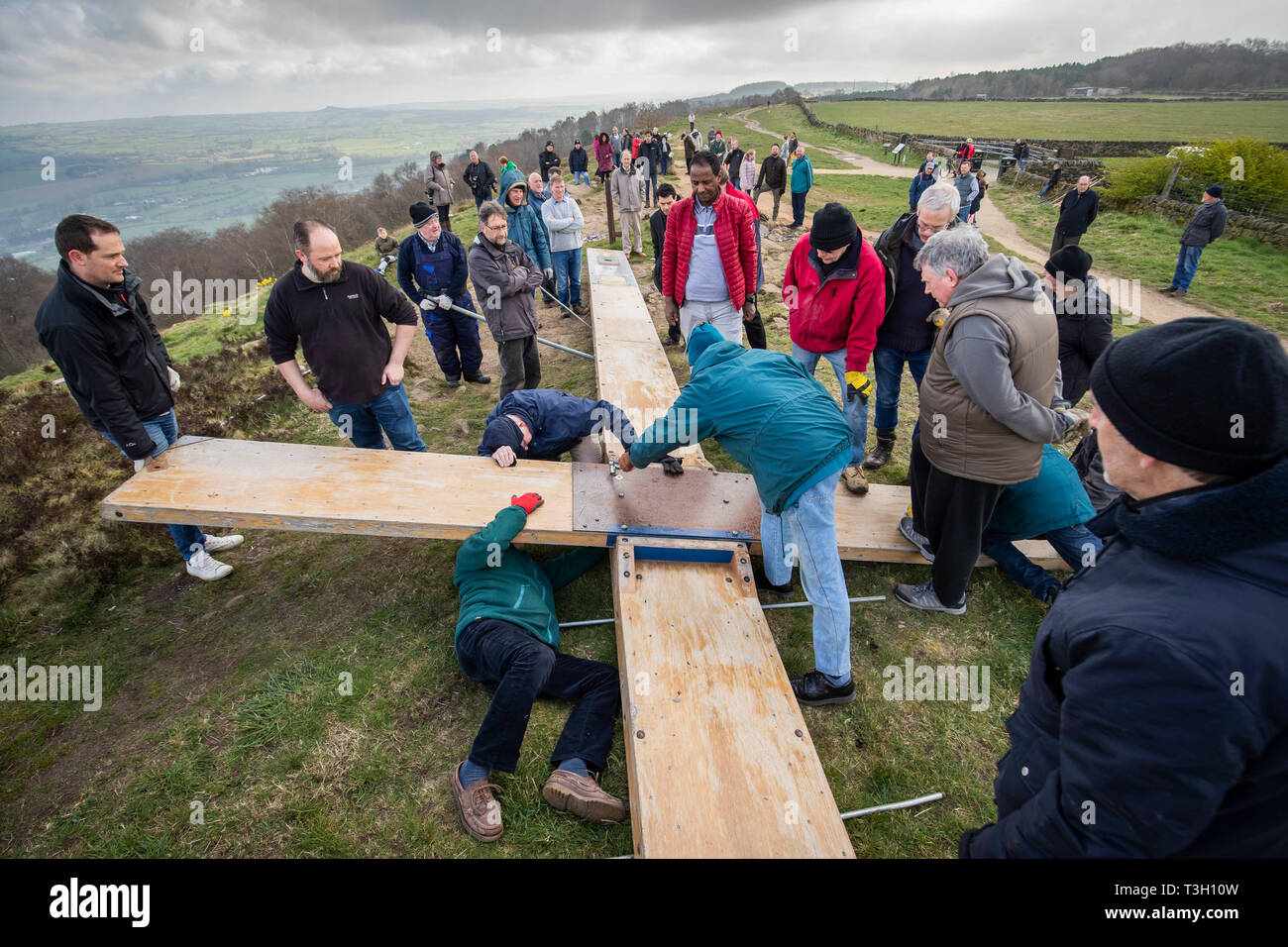 Over 50 people install a 36-feet high cross ahead of Easter on Surprise ...