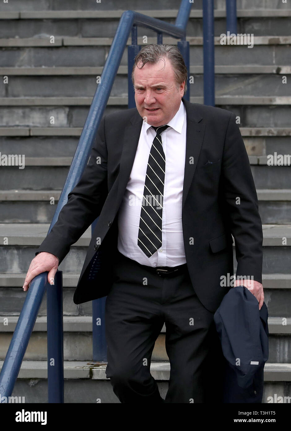 Owner clutha bar alan crossan leaves hi-res stock photography and ...