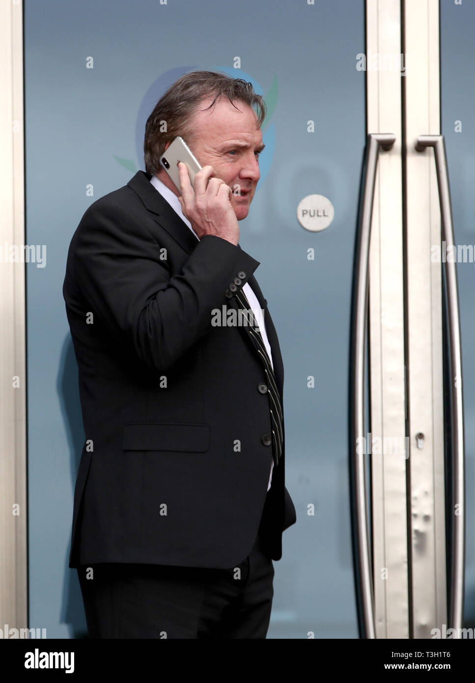 Owner clutha bar alan crossan leaves hi-res stock photography and ...