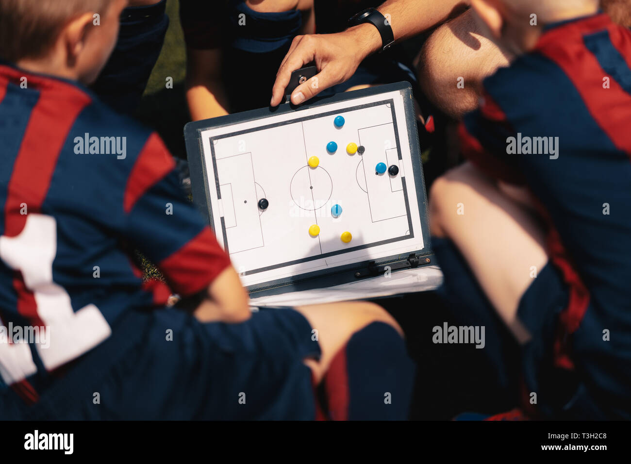 Foootball match hi-res stock photography and images - Alamy