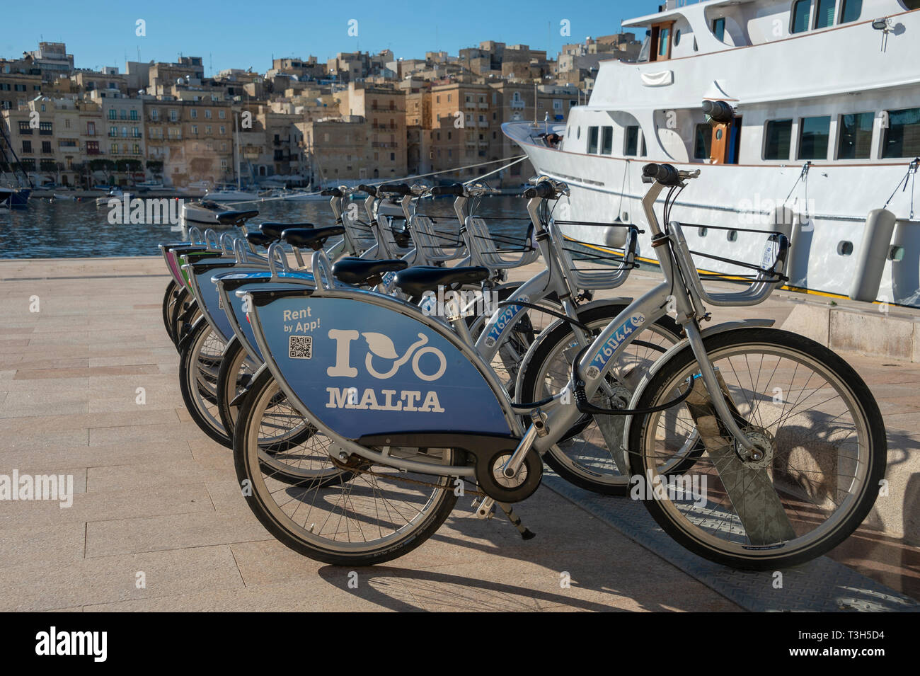 Cycling malta hi-res stock photography and images - Alamy