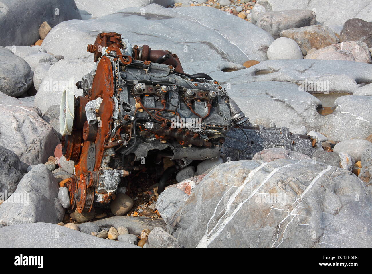 Smashed to oblivion hi-res stock photography and images - Alamy